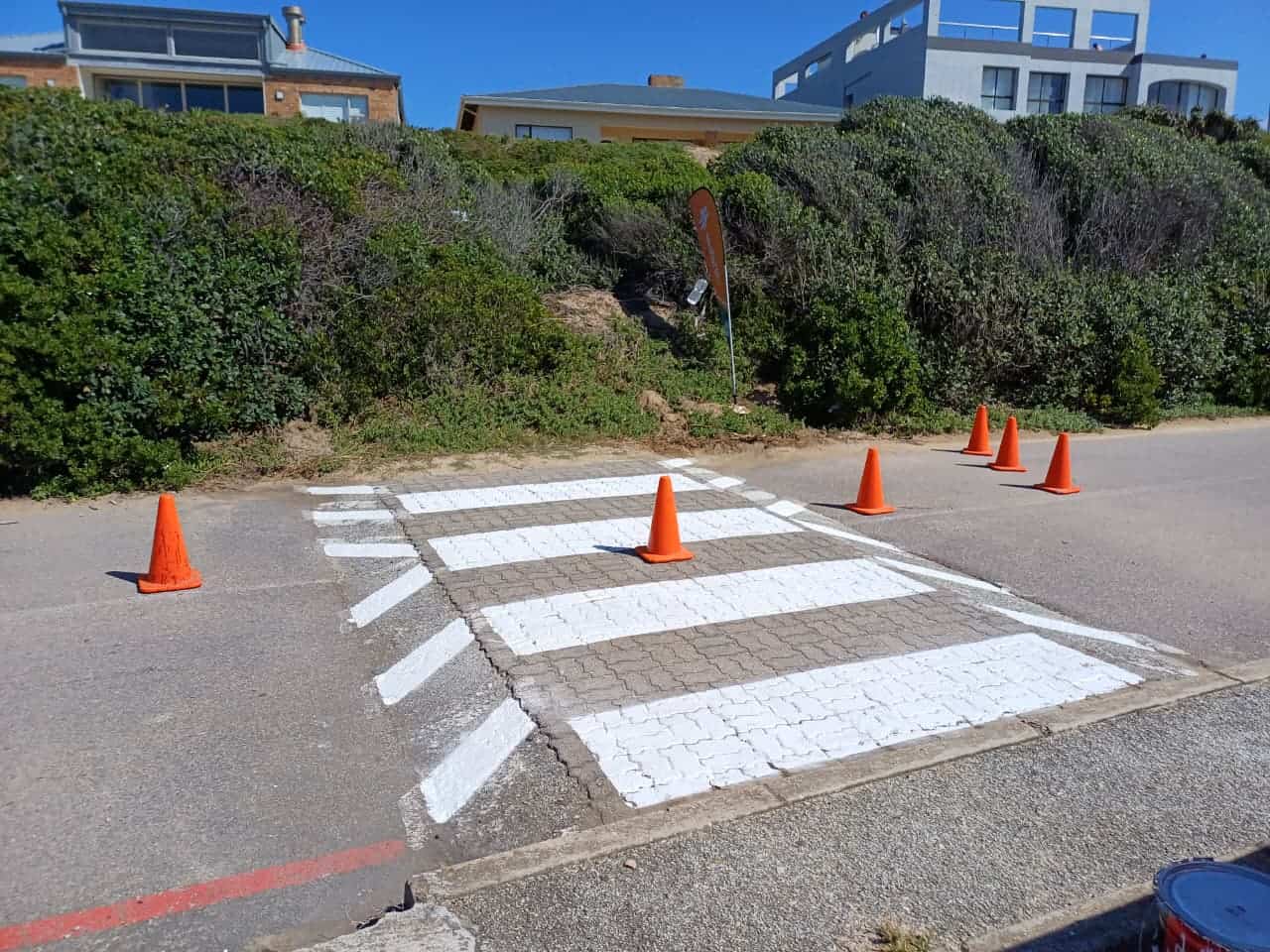 Knysna branch spruce up Buffels Bay ahead of influx of tourists over ...